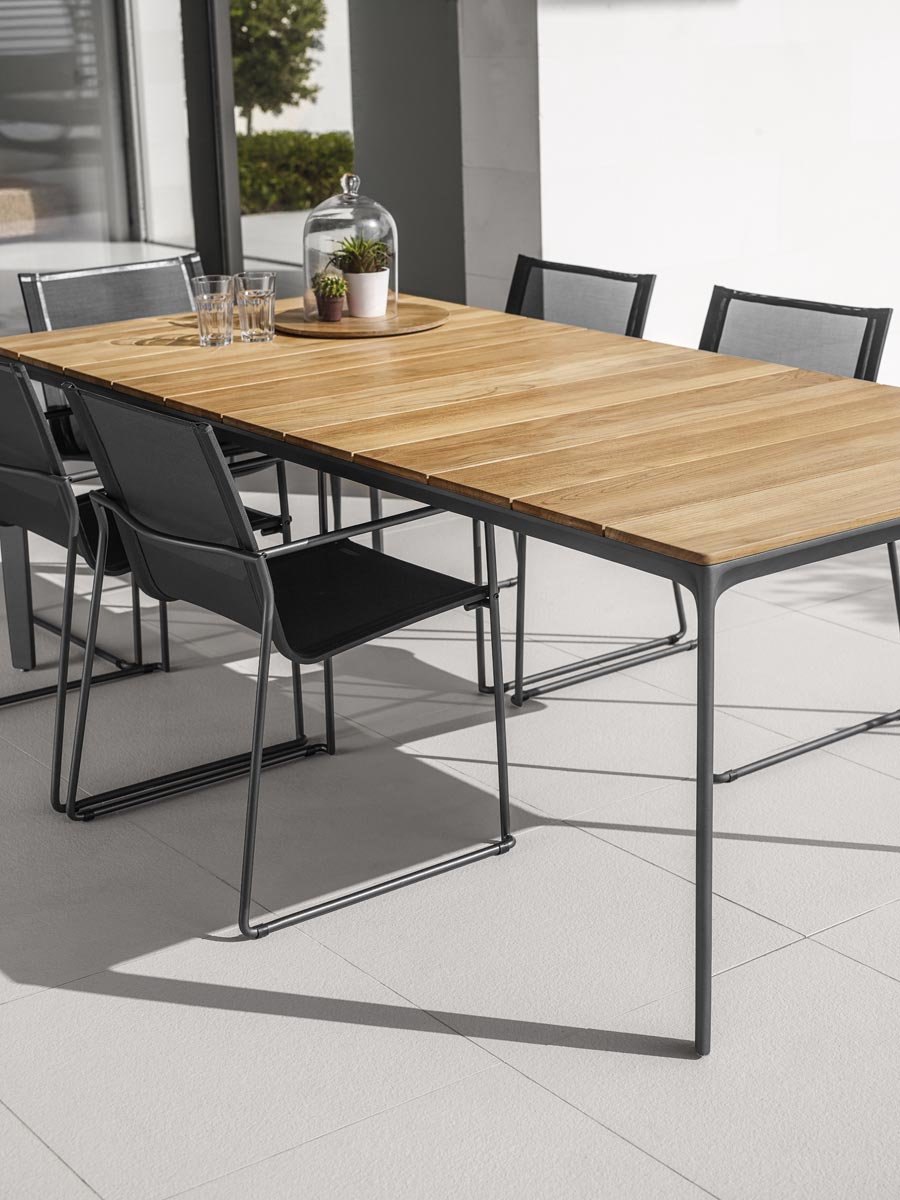 Gloster Esstisch Carver mit Teakholz Tischplatte, 170 × 100 cm